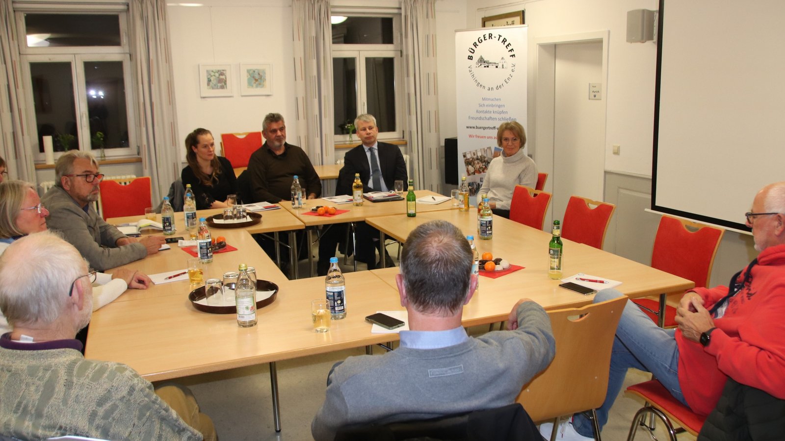 Steffen Bilger holt Jubiläumsbesuch beim Bürger-Treff nach