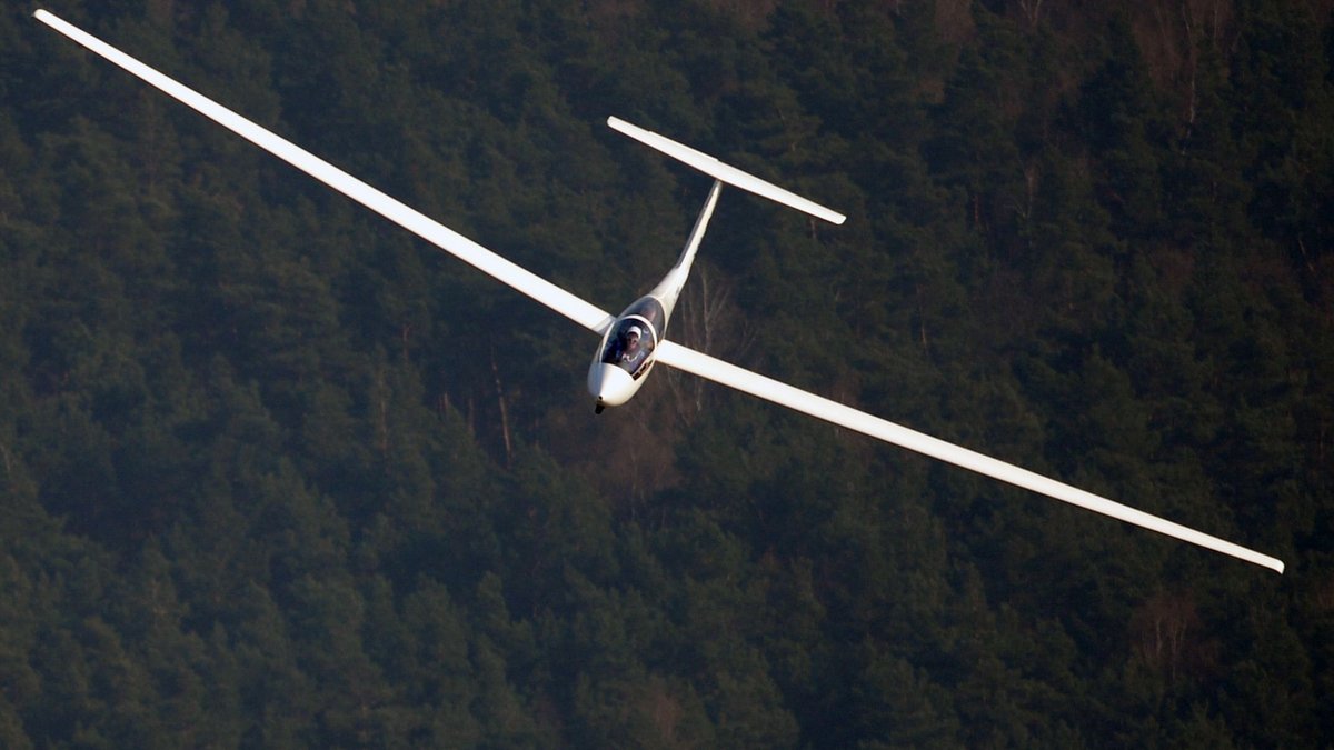 Segelflugzeug stürzt ab – Pilot stirbt