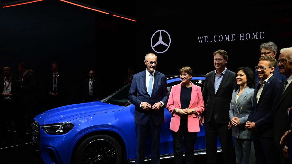 Mercedes-Chef bekommt Kofferraum nicht auf