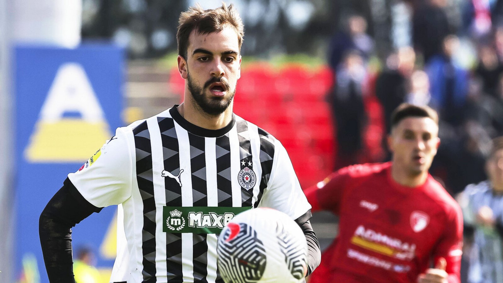 Bleibt Milosevic in Serbien?