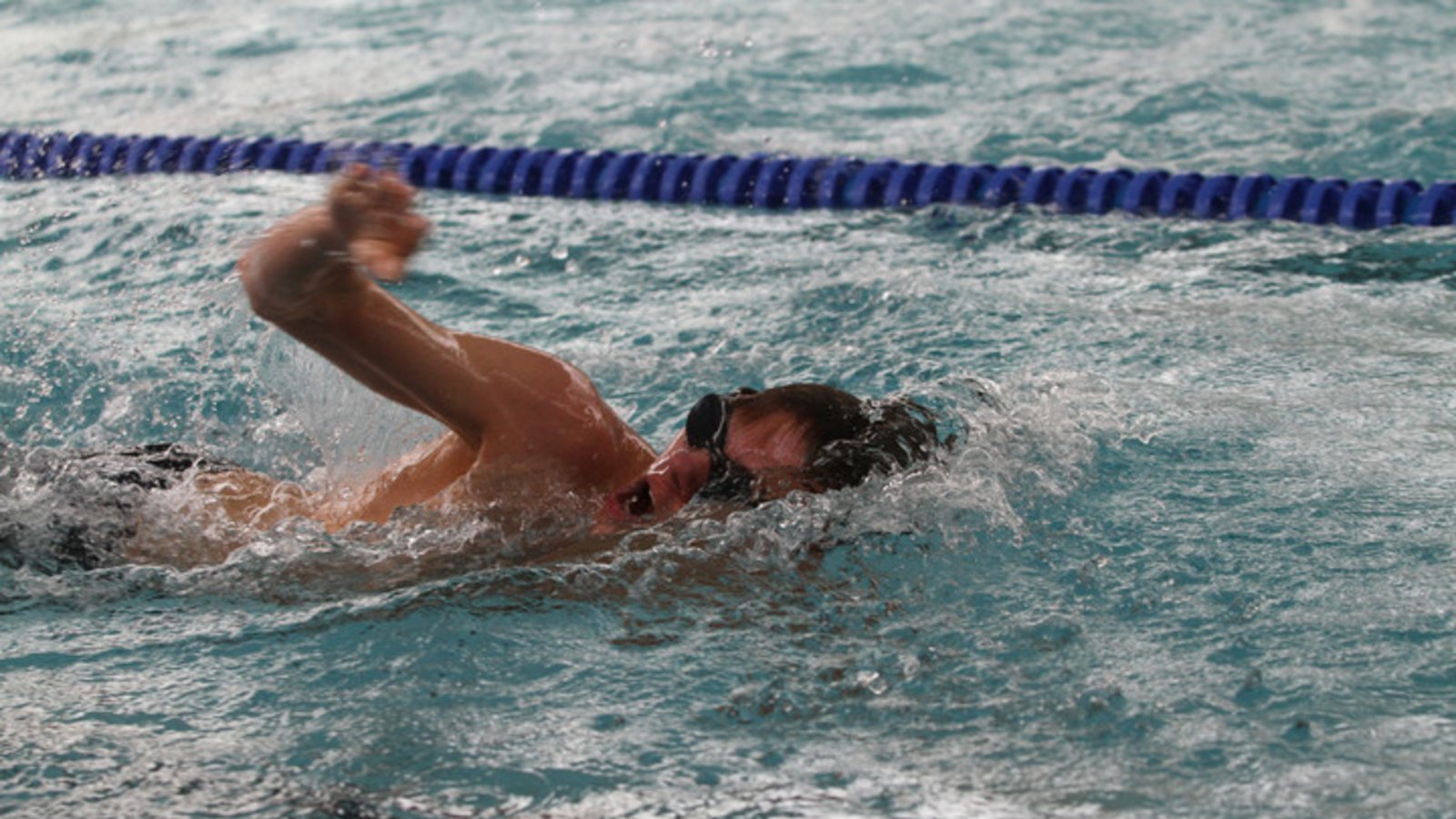 Mehr als 100 Schwimmer messen sich im Enztalbad