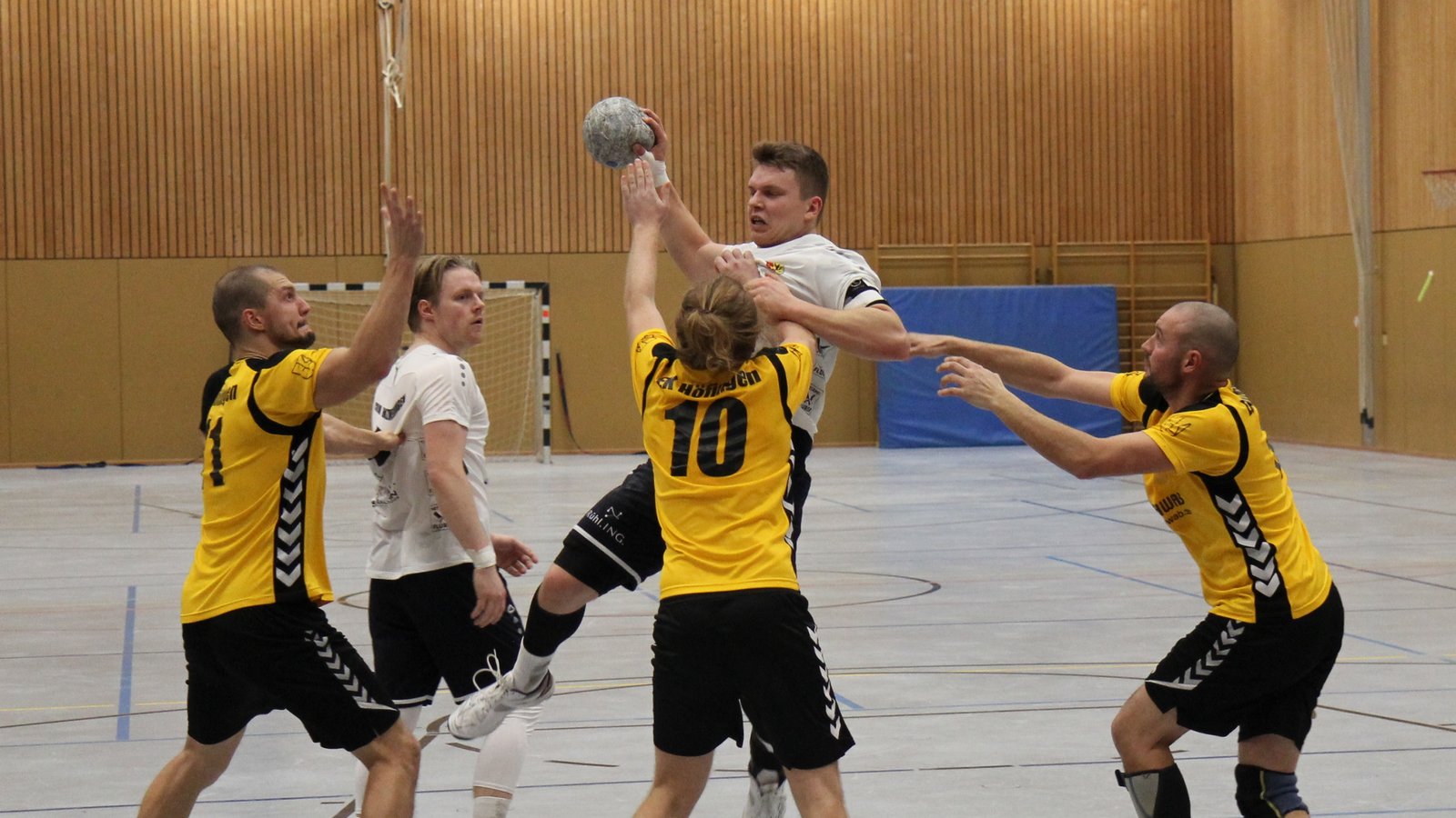 Enzweihingen demontiert Höfingen