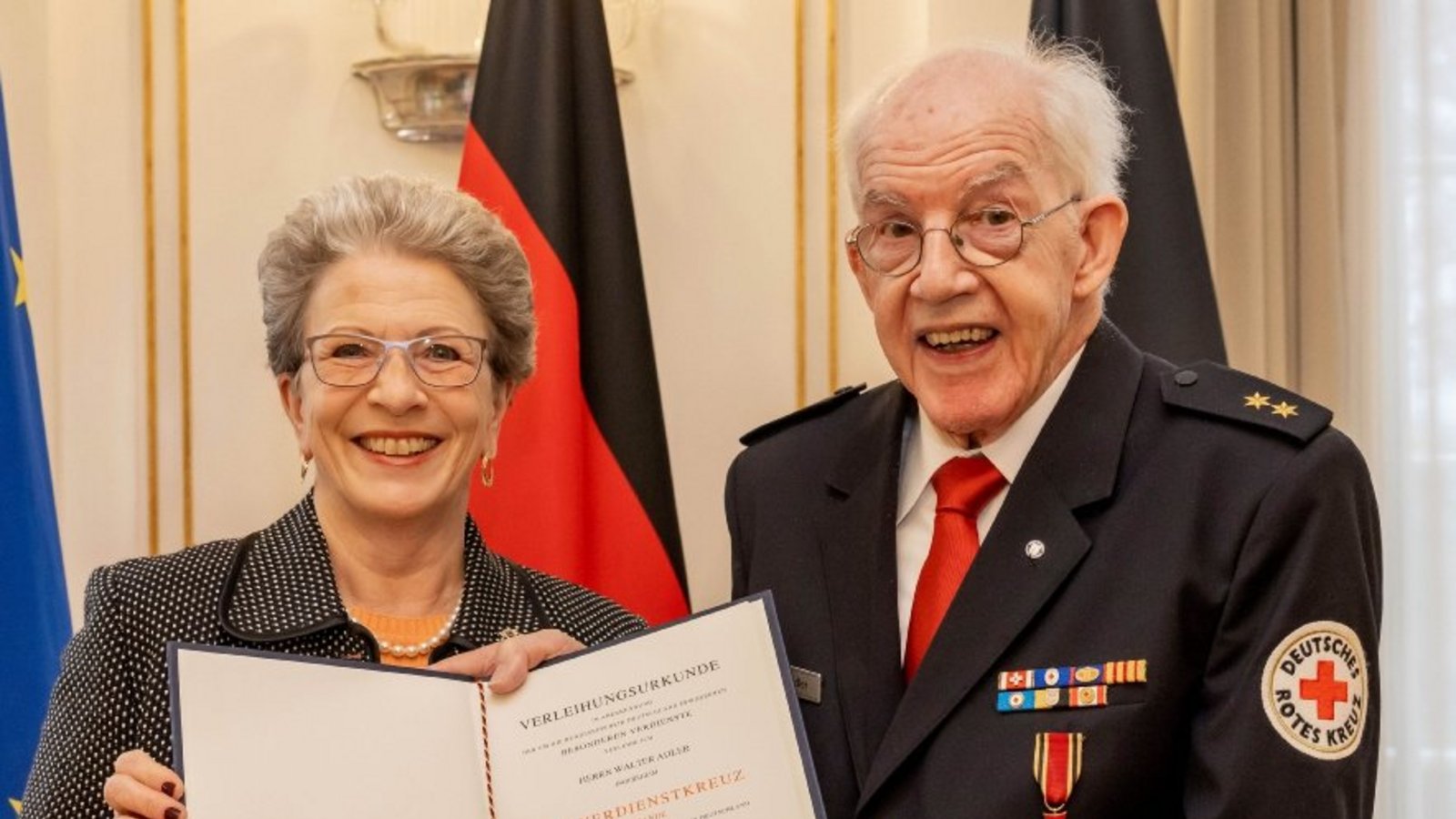Bundesverdienstkreuz für Walter Adler, Urgestein des Ludwigsburger DRK ...