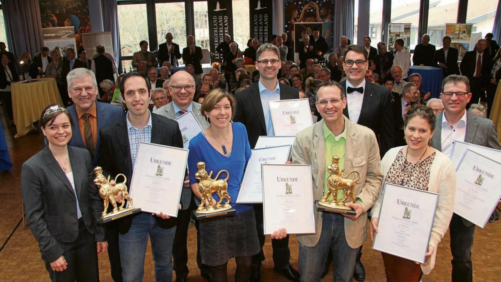 Gewinner freuen sich über den Vaihinger Löwen
