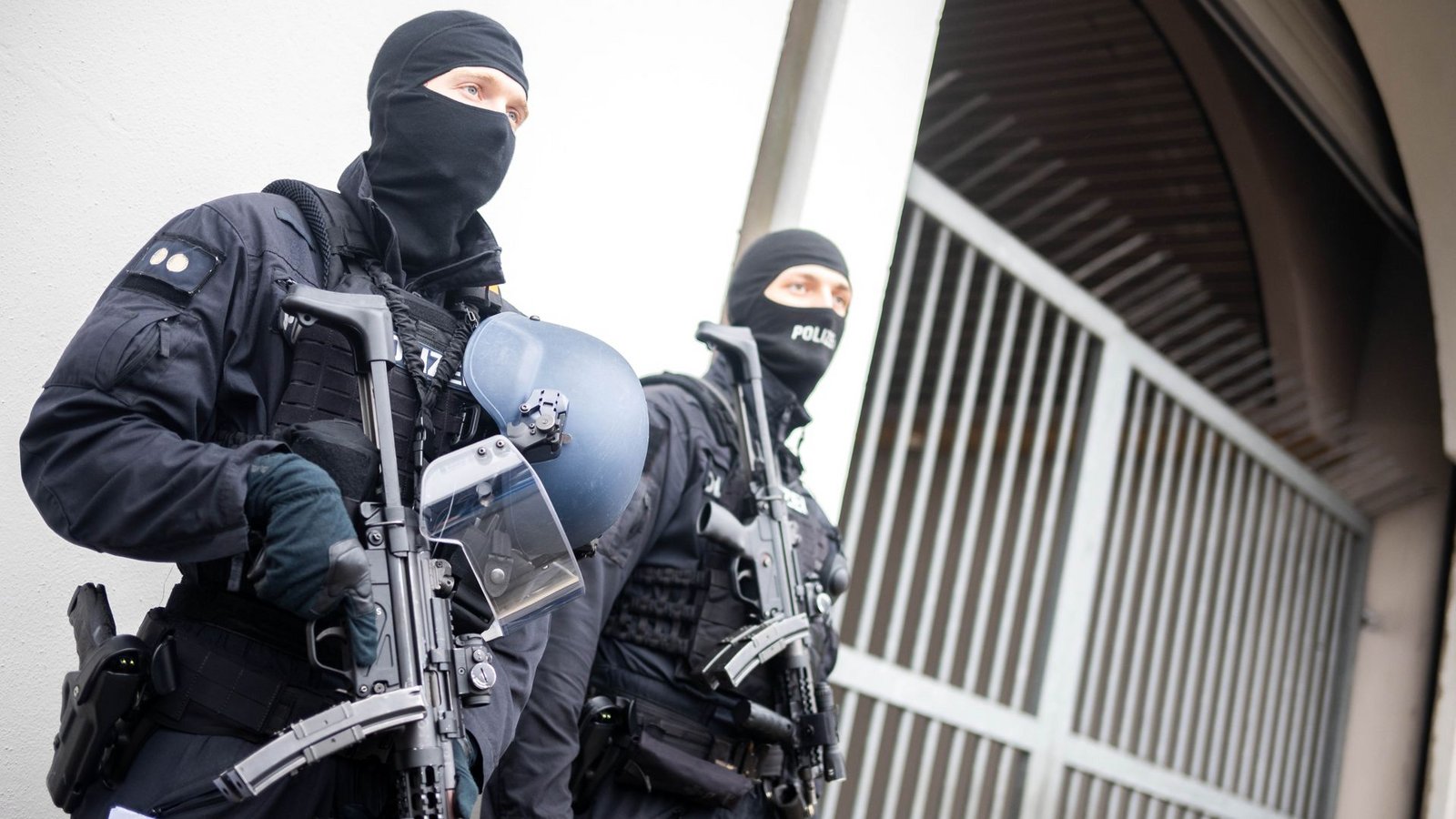 Polizei veröffentlicht neue Fotos mutmaßlicher RAF-Terroristen