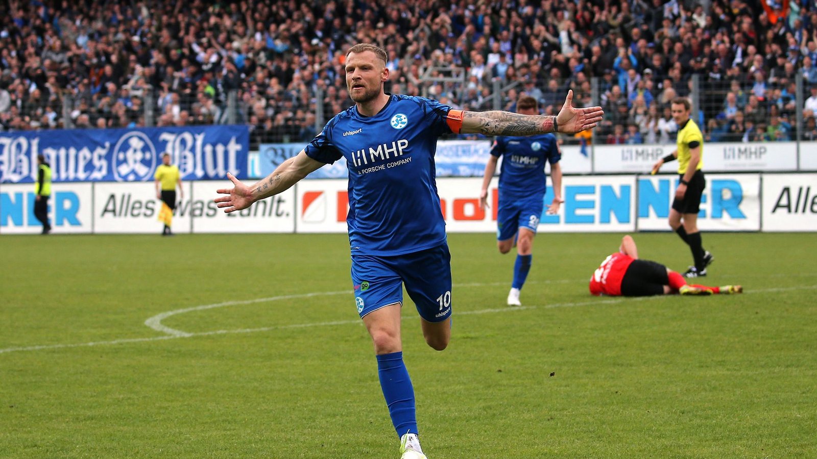 So feiern die Blauen die Übergabe der Meisterschale