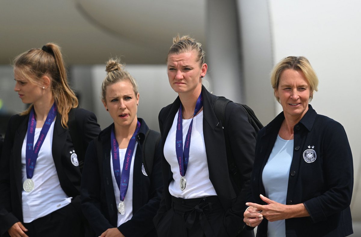 Stolze DFB-Frauen in Frankfurt gelandet