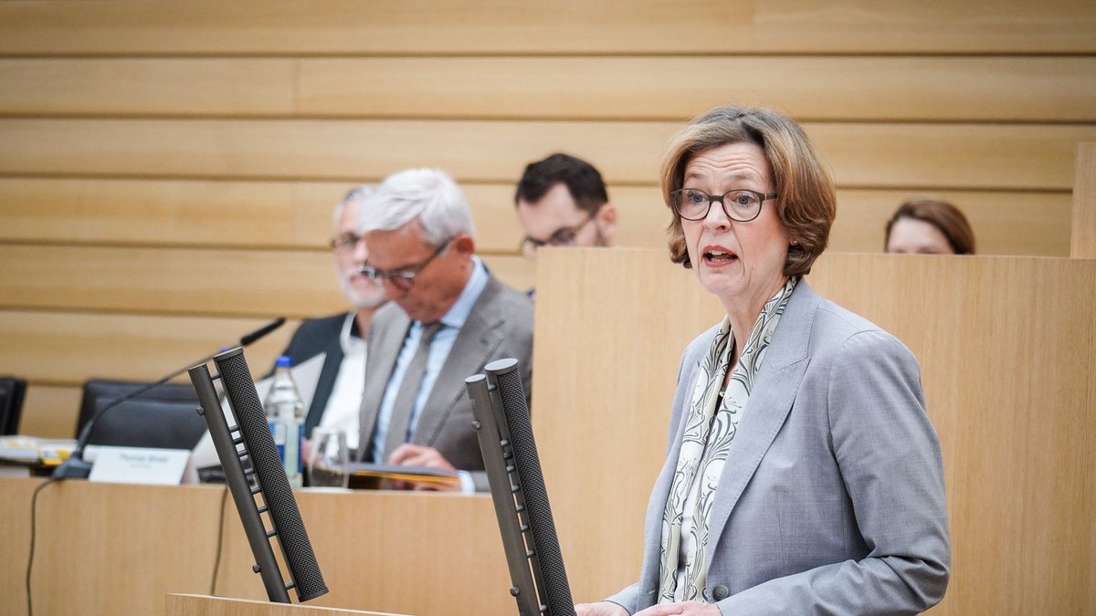 Strobl: Gefahr durch Extremismus höher denn je