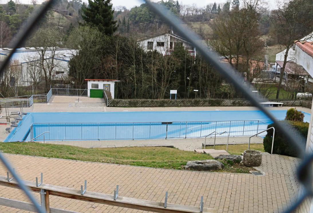 Neue Folie reduziert das Badevergnügen in Eberdingen