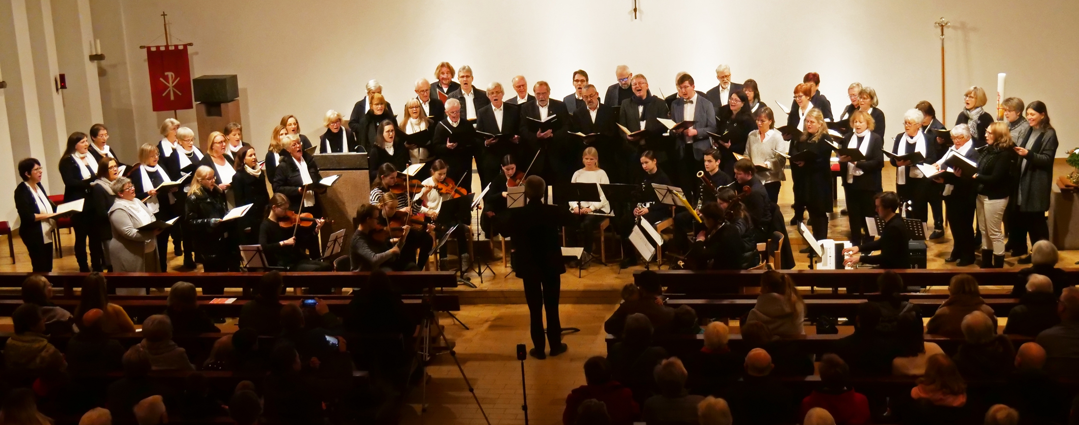 Schöne Weihnachtslieder mit vielen Stimmen