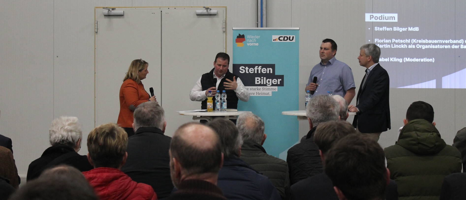 Politik und Landwirtschaft diskutieren in Hochdorf über die Bauernproteste