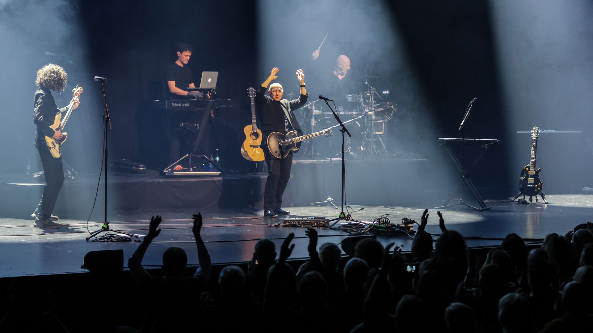 „Ihr seid also viel älter, als ihr ausseht“: So war’s bei Midge Ure im ...