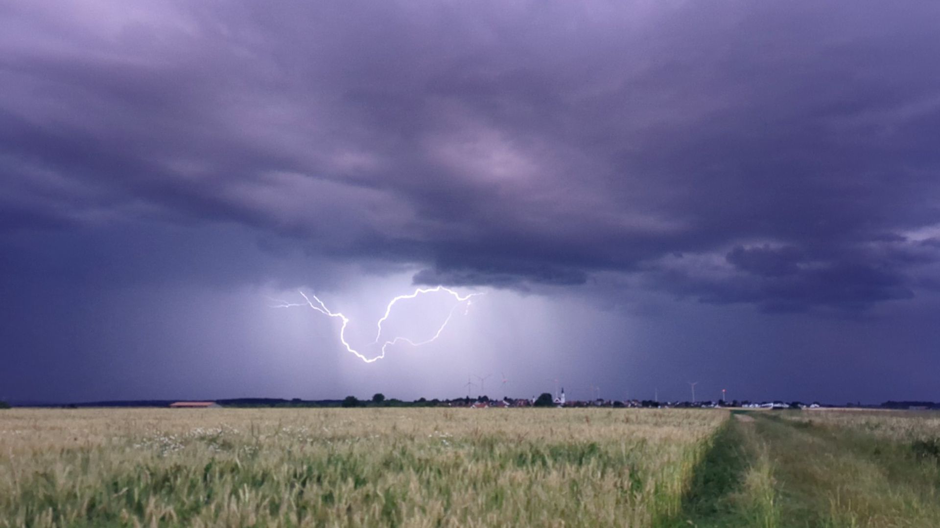 „Extrem heftiger Starkregen“: DWD warnt vor Unwetter im Südwesten