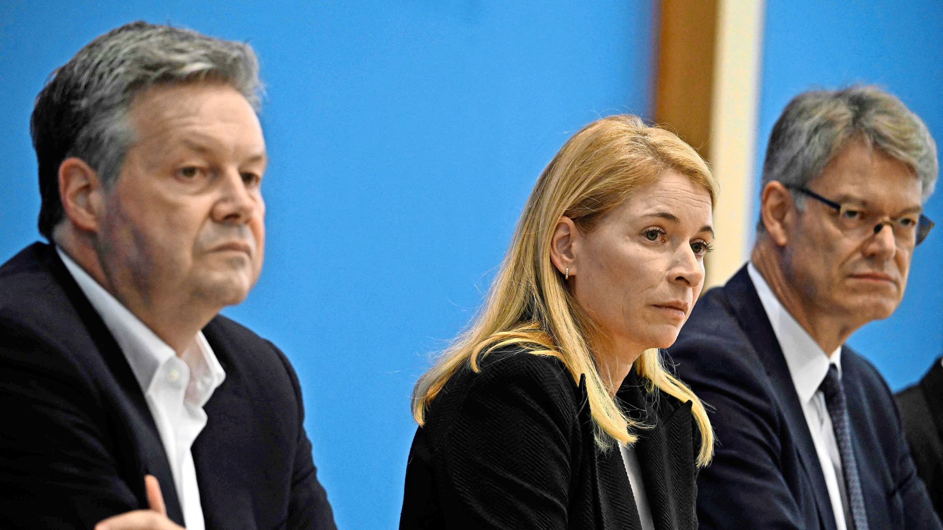 Machtkampf überschattet Neustart